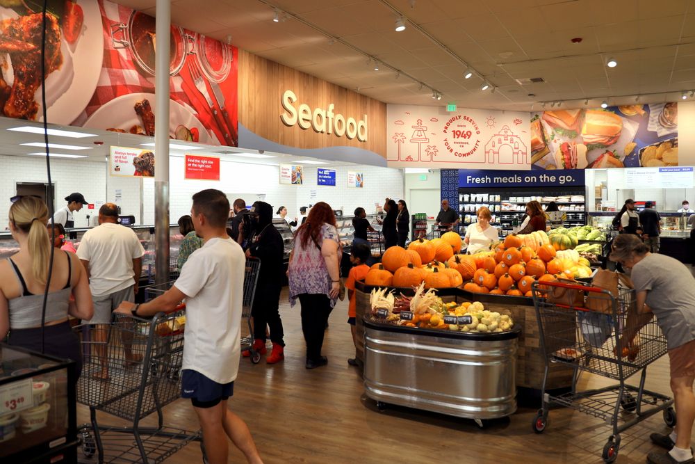 Gateway to Riverside shopping center has a new look and name – Citrus ...